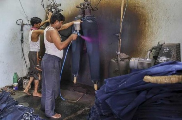 Jeans – den smutsiga vägen från bomull till byxa • Go Green Design